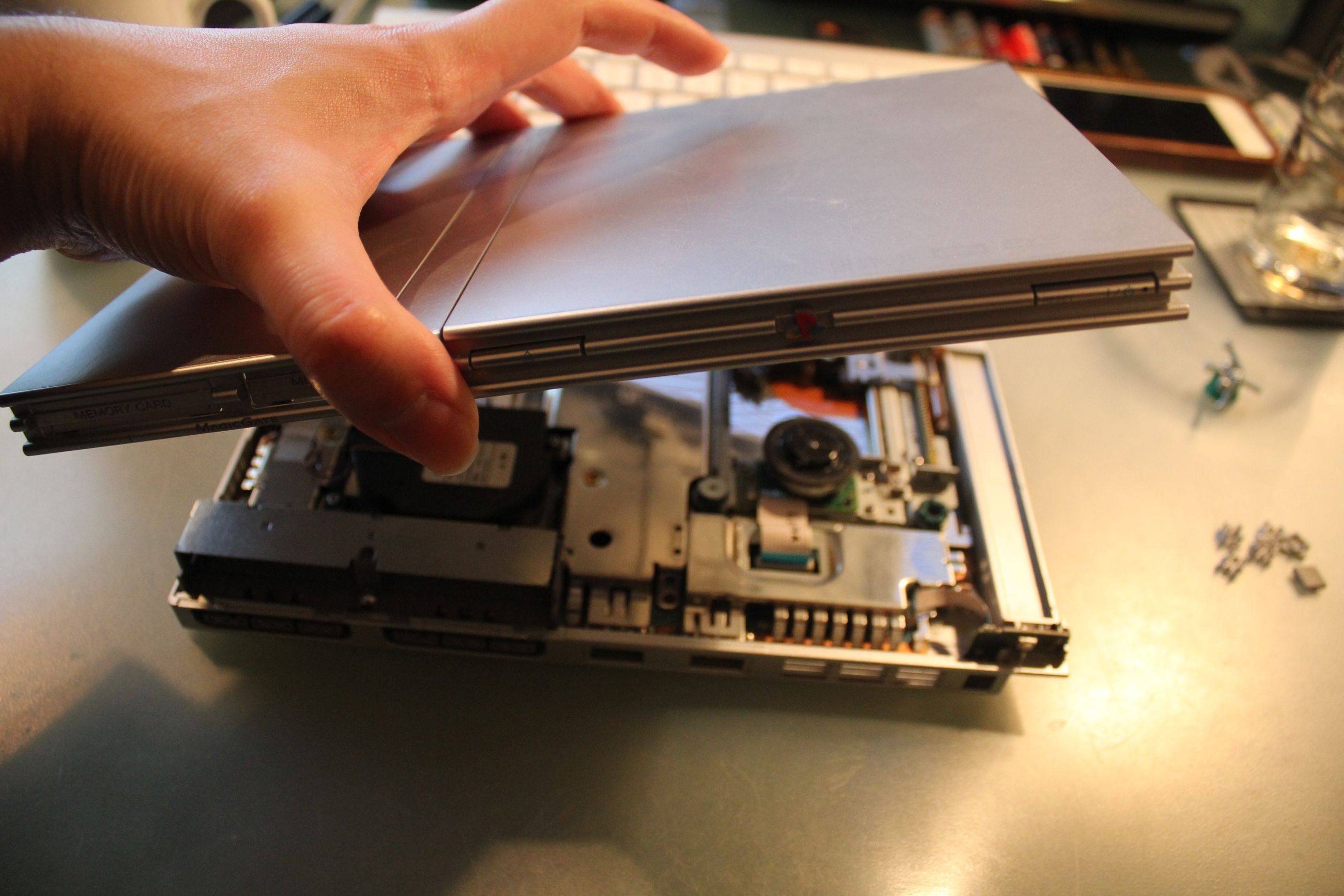 » Hardware-Guide: Reinigung einer Playstation 2-Slim